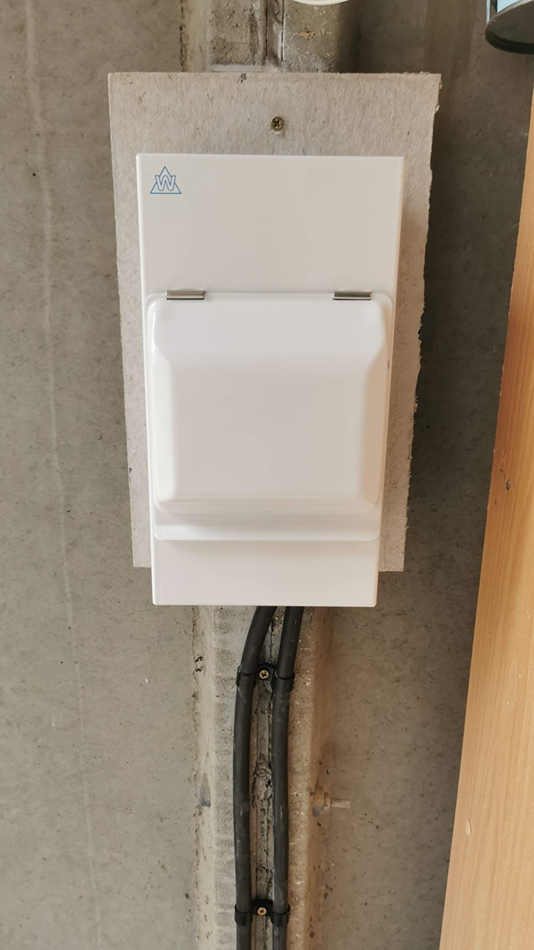 Metal Garage Mini Consumer Unit c/w 63a RCD and 2 MCBs (6a+32a) WMGU04 ...