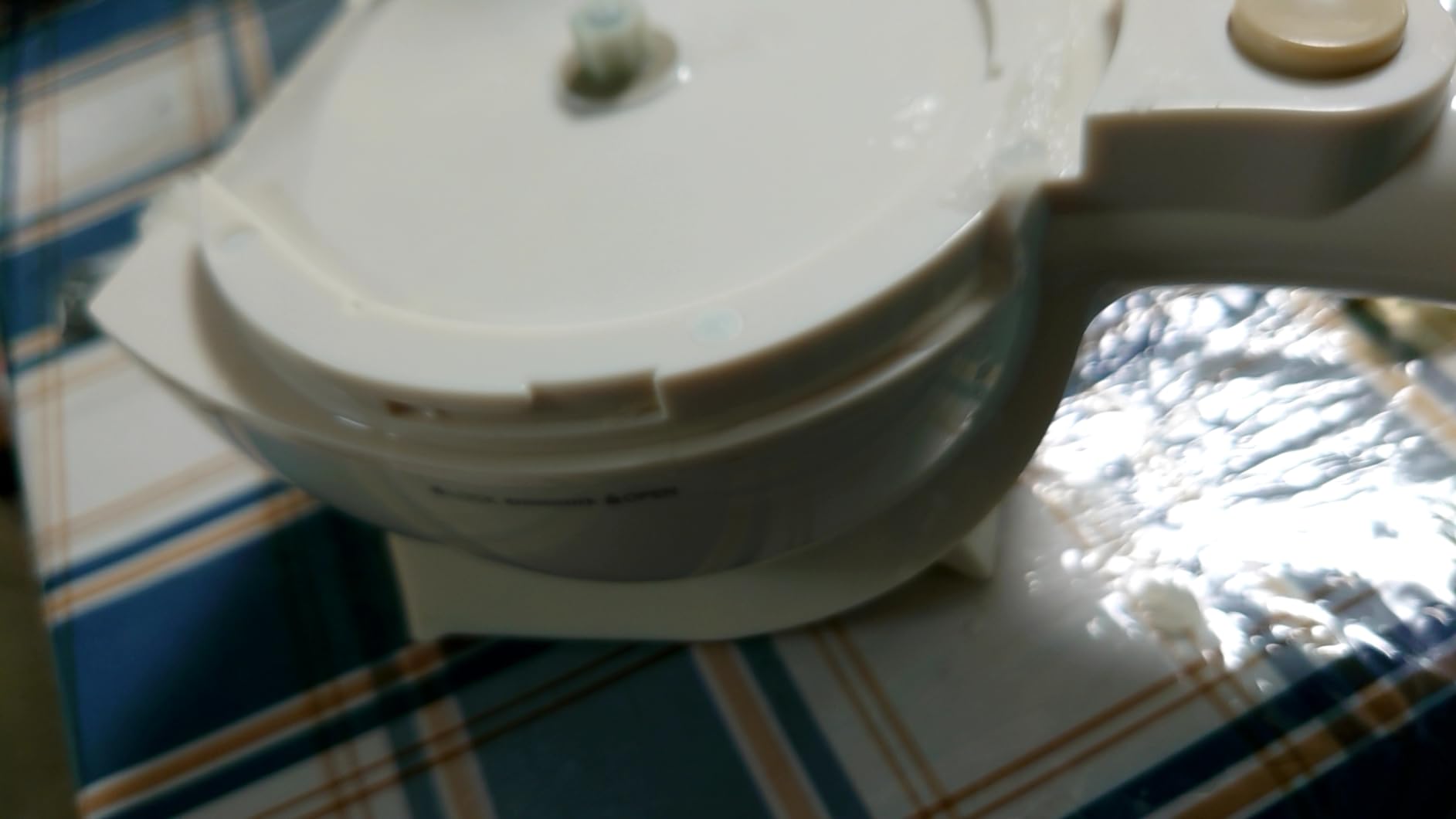 Amazon | コイズミ 大根おろし器 電動 クリーム KDO-1010/C | コイズミ(Koizumi) | おろし器 通販