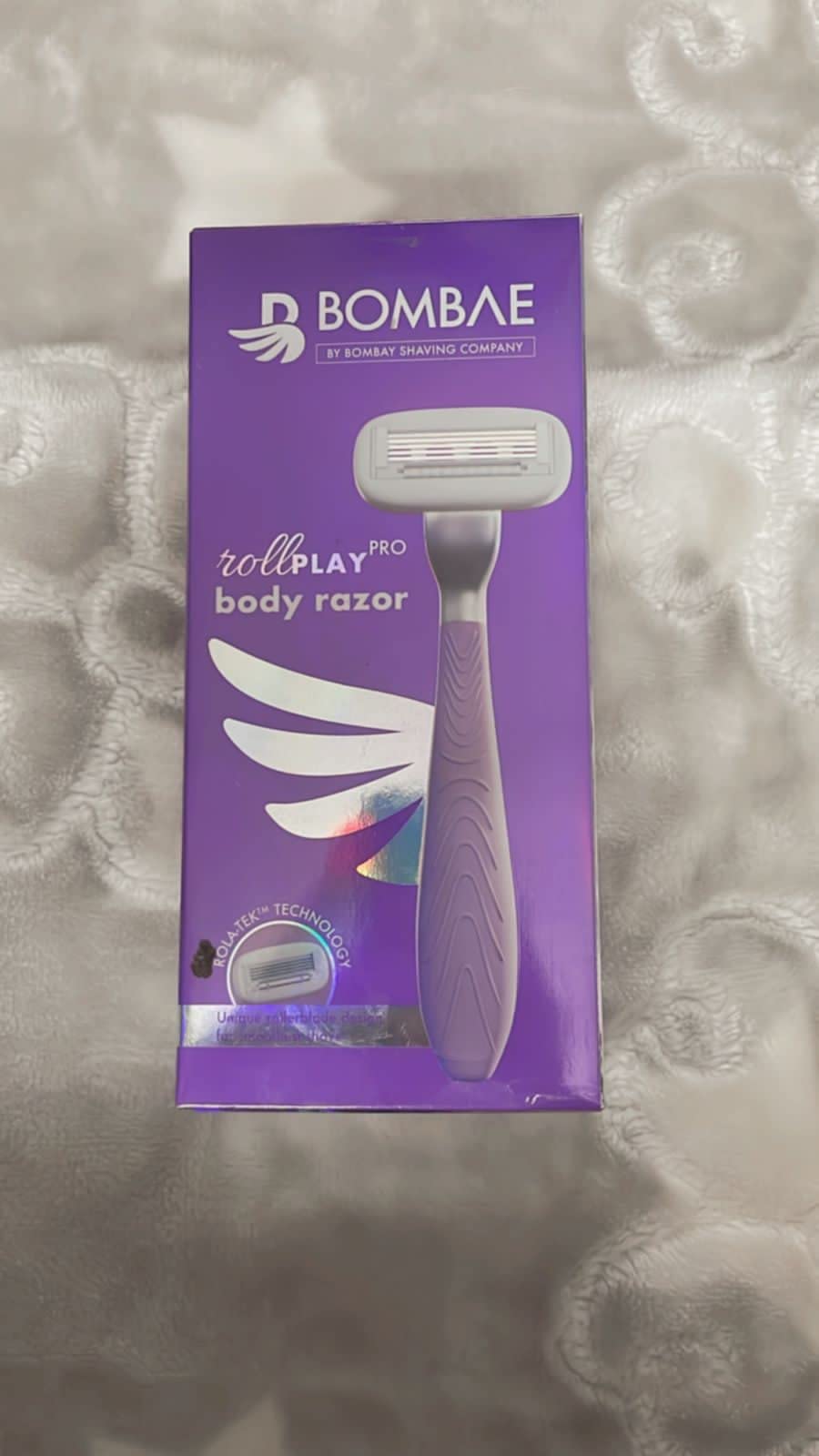 Bombae Rollplay Body Razor for Women | Aloe vera, Vit E, Jojoba oil ...