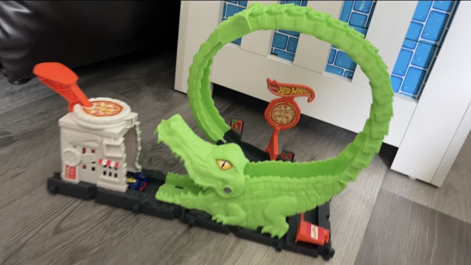 Watch WATCH IN ACTION! Gator Loop Attack Playset! HOT WHEELS City! on ...