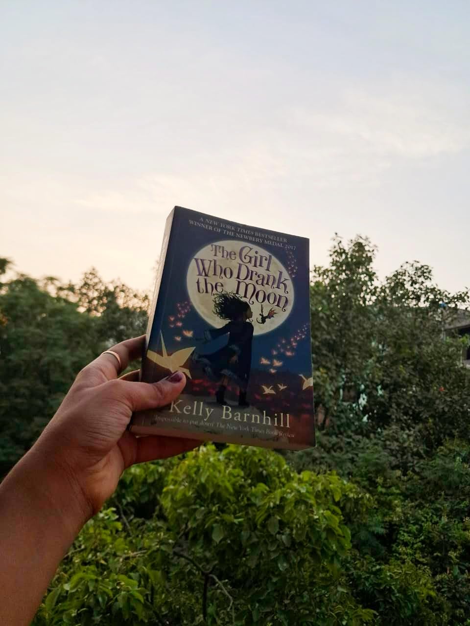 GIRL WHO DRANK THE MOON : Barnhill, Kelly: Amazon.in: Books