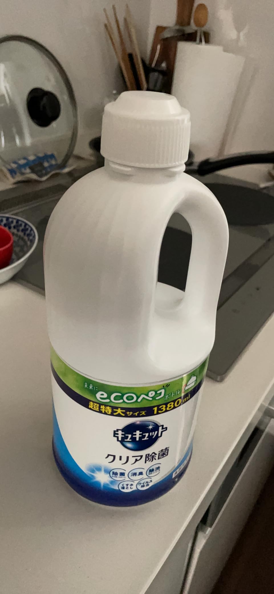 Amazon.co.jp: 【まとめ買い】キュキュット クリア除菌 食器用洗剤 長もち泡がパッ! キュッと実感! グレープフルーツの香り 詰替え用 1380ml×2個 大容量 : ドラッグストア