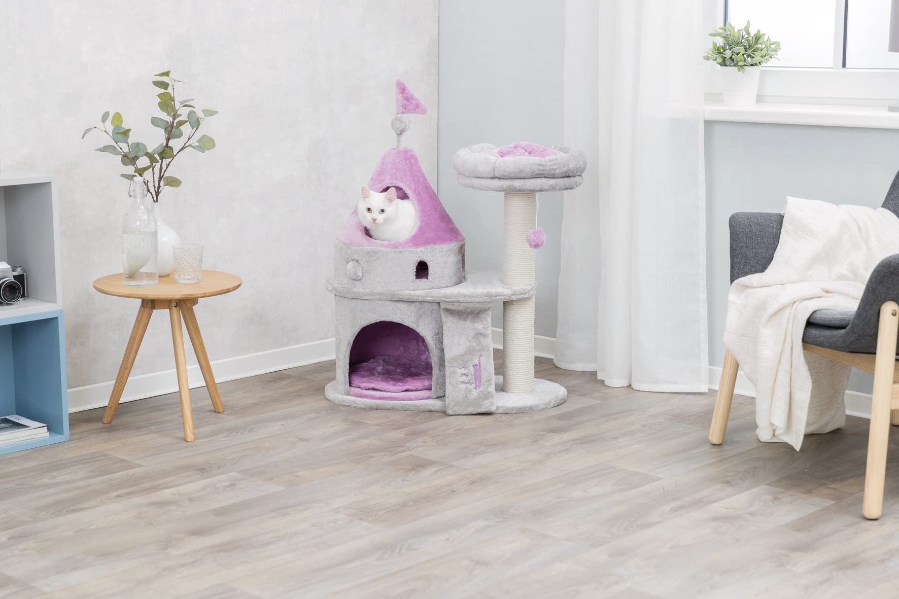 TRIXIE My Kitty Darling Castle Condo with Scratching Posts, Platform ...