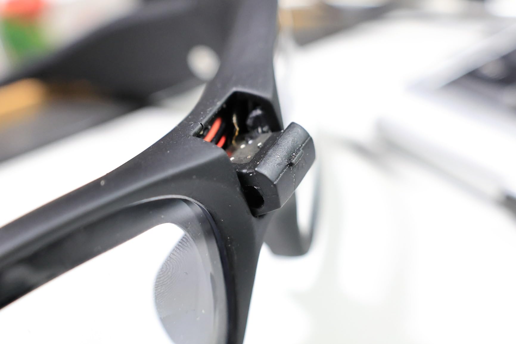 Amazon | ウェアラブルカメラ アクションカム カメラ内蔵 スポーツサングラス GOGLOO E9 【ブラック】 フルHD/30FPS WIFI搭載 防水対応 小型カメラ 軽量 ...