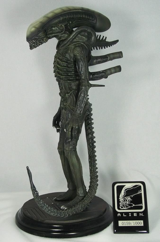 Distributoys Alien Statue : Amazon.co.uk: Toys & Games