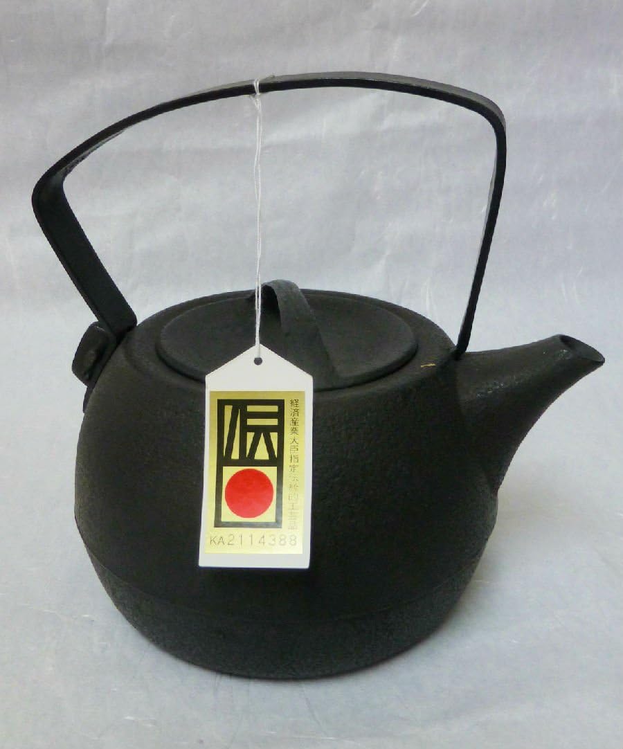 Amazon.com: Cast Iron Tea Pot Tetsubin -Kozan Made in Japan 1.3 L: Home ...