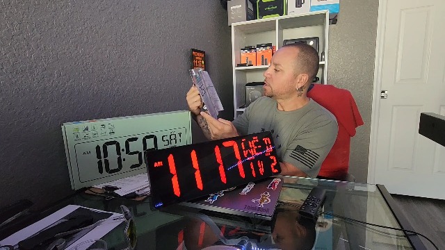 Watch Great, XREXS Large Digital Wall Clock WiFi Sync 16.5 in Large ...