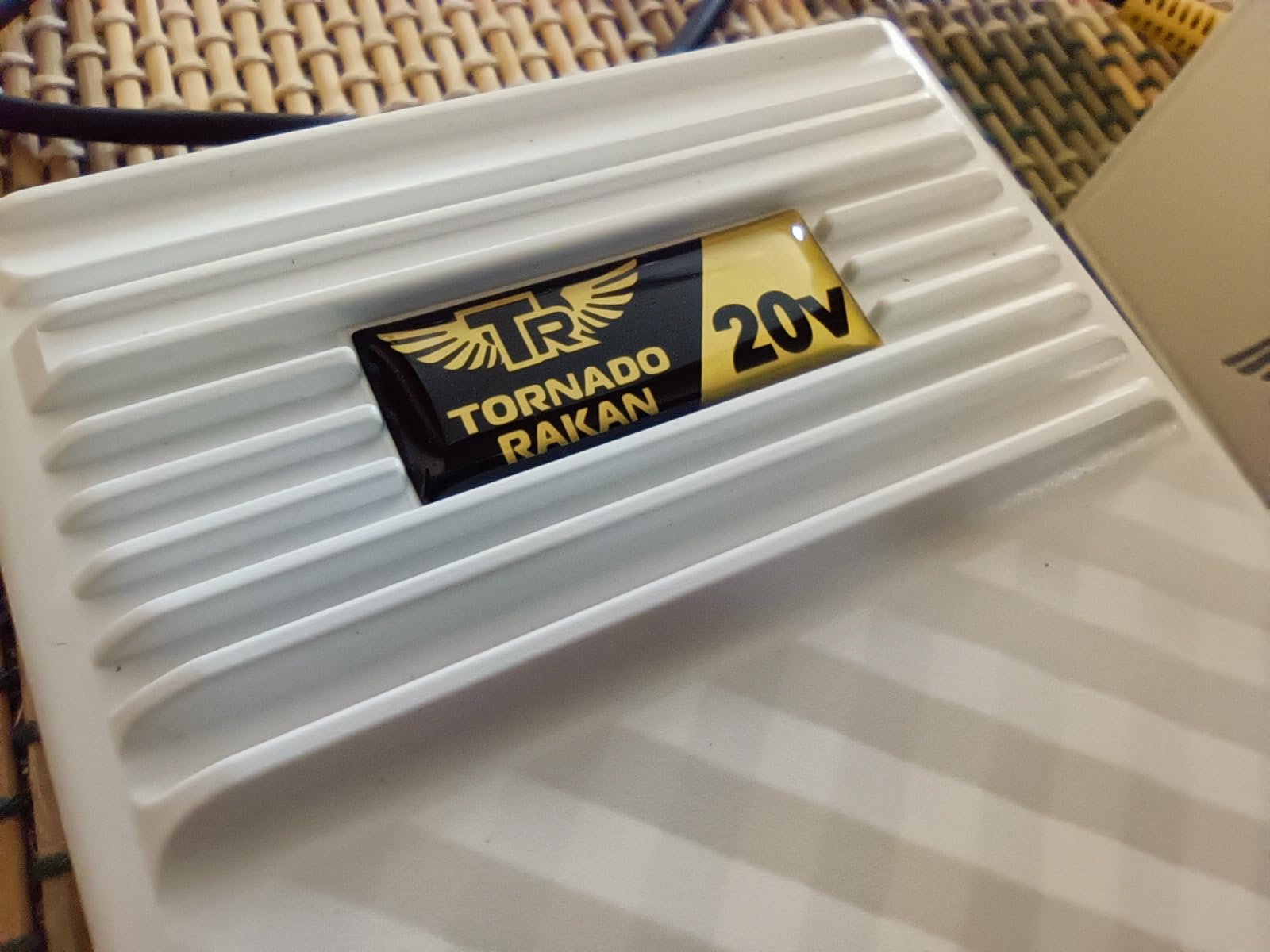 Amazon.co.jp: [TORNADO RAKAN] 2023最新 日本開発 20V高出力 3時間連続 3時間充電 20100mAh 空調作業服 ファンバッテリーセット 大風量134L ...