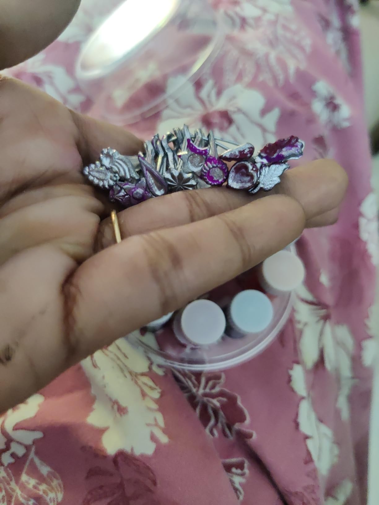 Pmw - Metal Pottu Achu, Free Multi Colour Tikal Bindi Moulding Punch ...