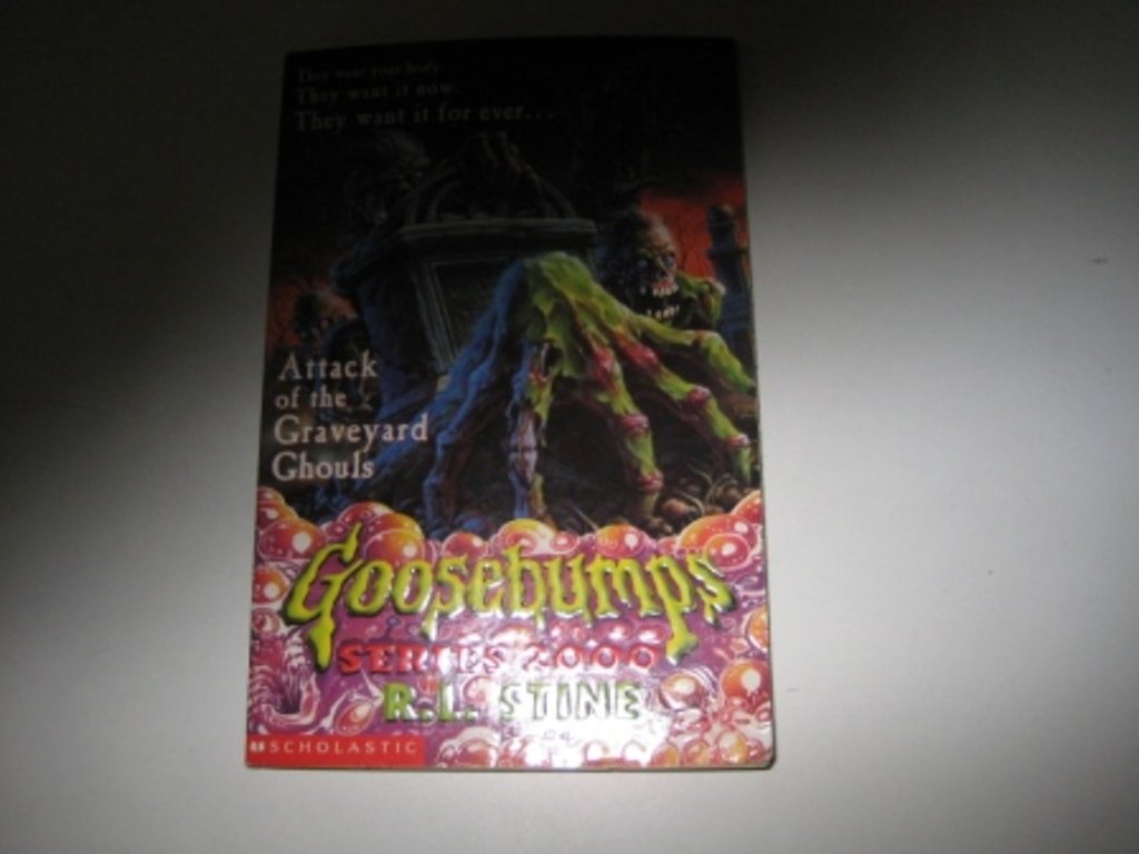 Attack of the Graveyard Ghouls (Goosebumps Series 2000): R.L. Stine ...