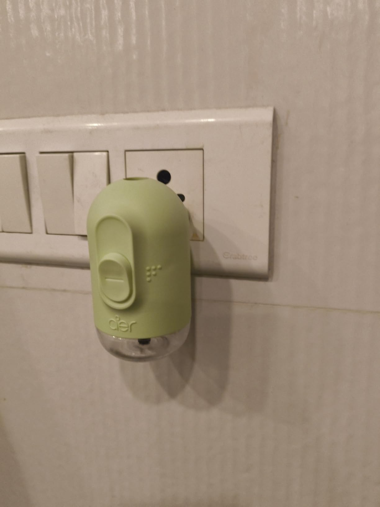 Godrej aer Plug Electric Air Freshener (Machine + 2 Refills (20ml each ...