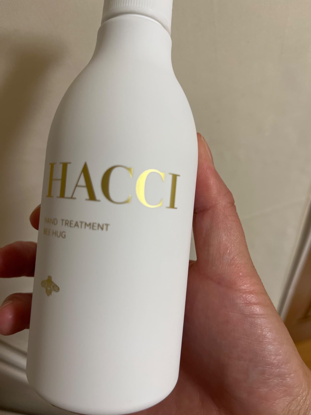 Amazon.co.jp: HACCI(ハッチ) ハンドトリートメント BEE HUG 250g 保湿 乾燥肌 はちみつ8％配合 コスメ大賞受賞 : ビューティー