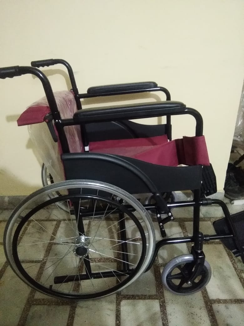 Med-e Move Mag Wheel Regular Foldable Wheelchair with Safety Belt for ...