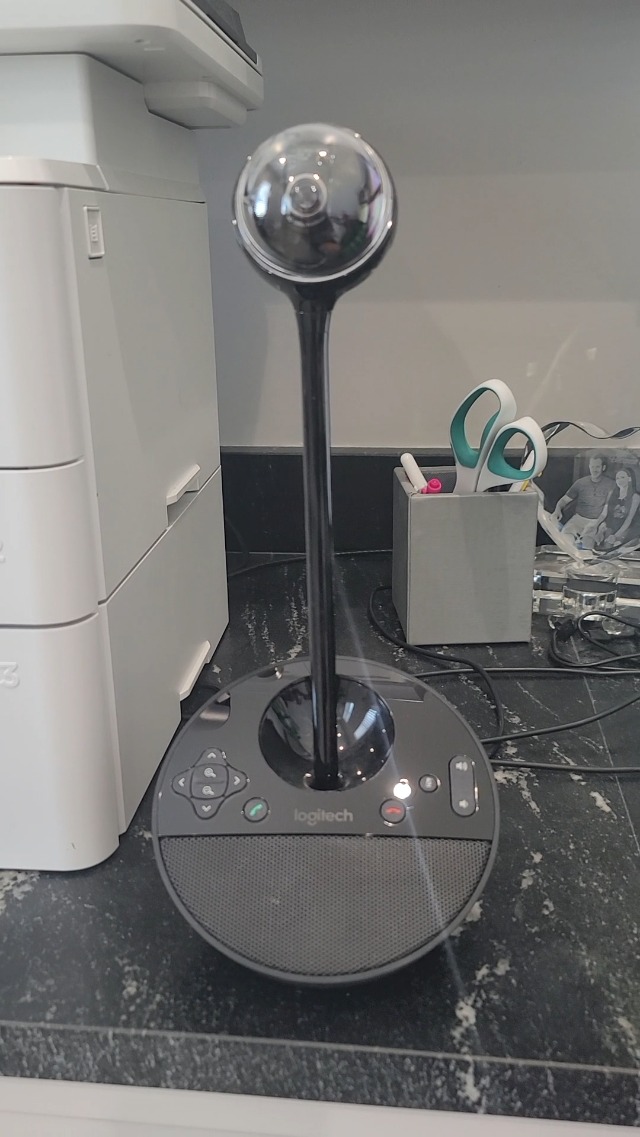 Watch Logitech webcam Review on Amazon Live