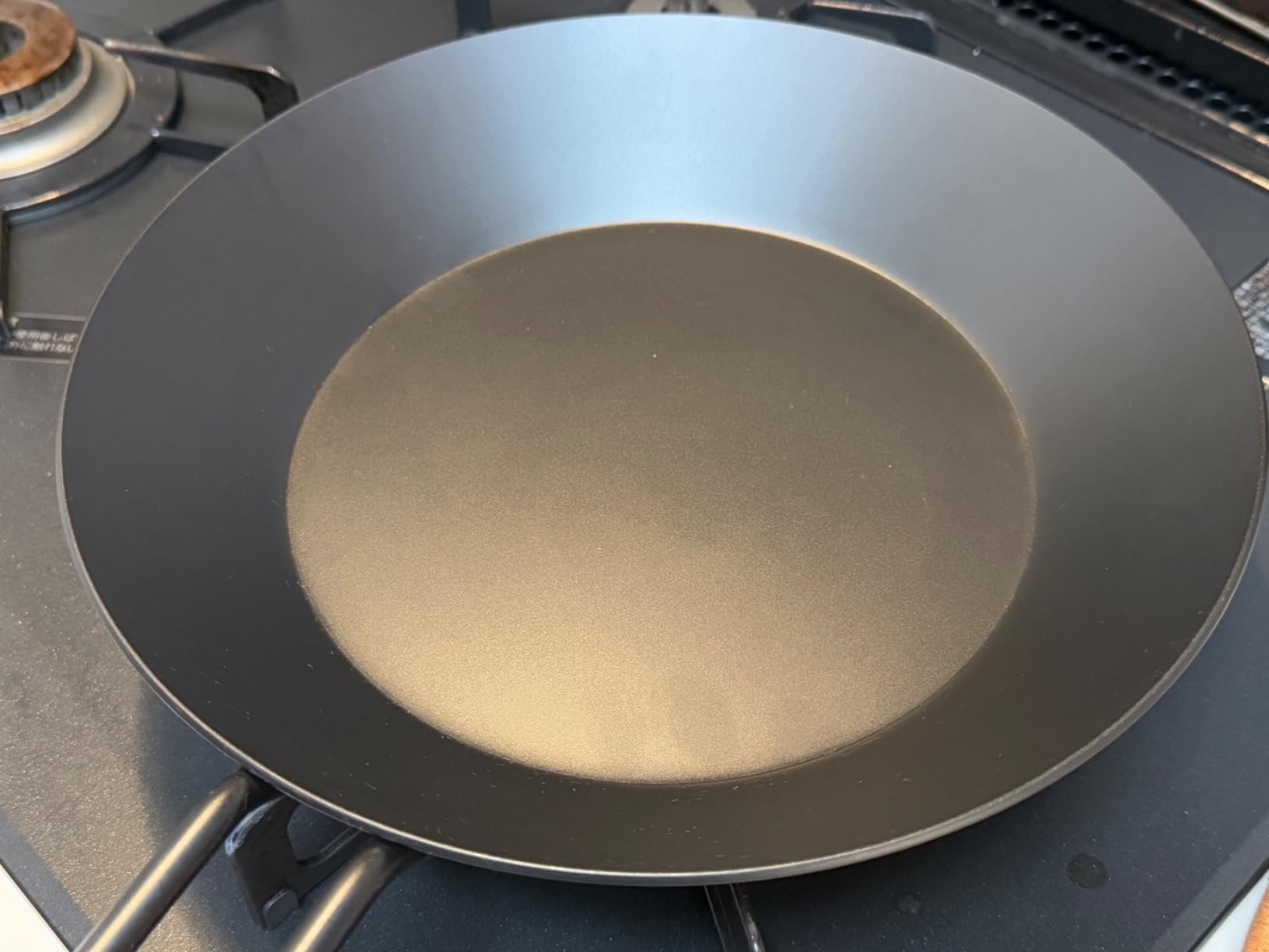 Amazon | 鉄フライパン Tetsu Pan 26cm 鉄鍋 フライパン 日本製 サビない シーズニング不要 耐久性 耐傷性 蓄熱性 熱伝導性 鉄分摂取可能 IH対応 ガスコンロ対応 ...