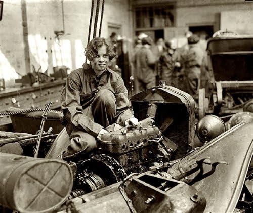 Amazon.com: FEMALE MECHANIC 1920s 11x14 PHOTO: Photographs