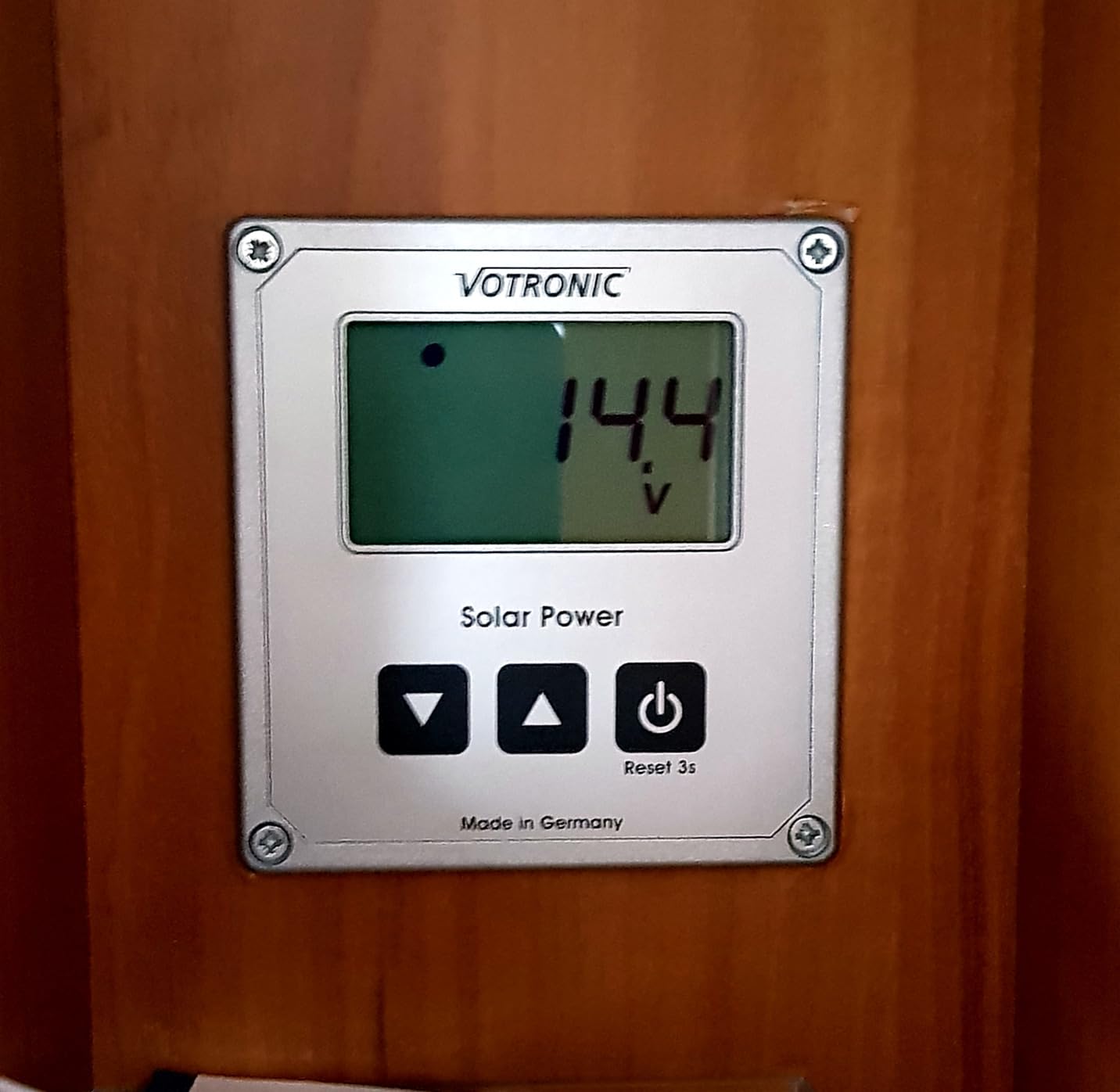 Votronic LCD-Solar-Computer S für MPP- und SR- Serie : Amazon.de ...