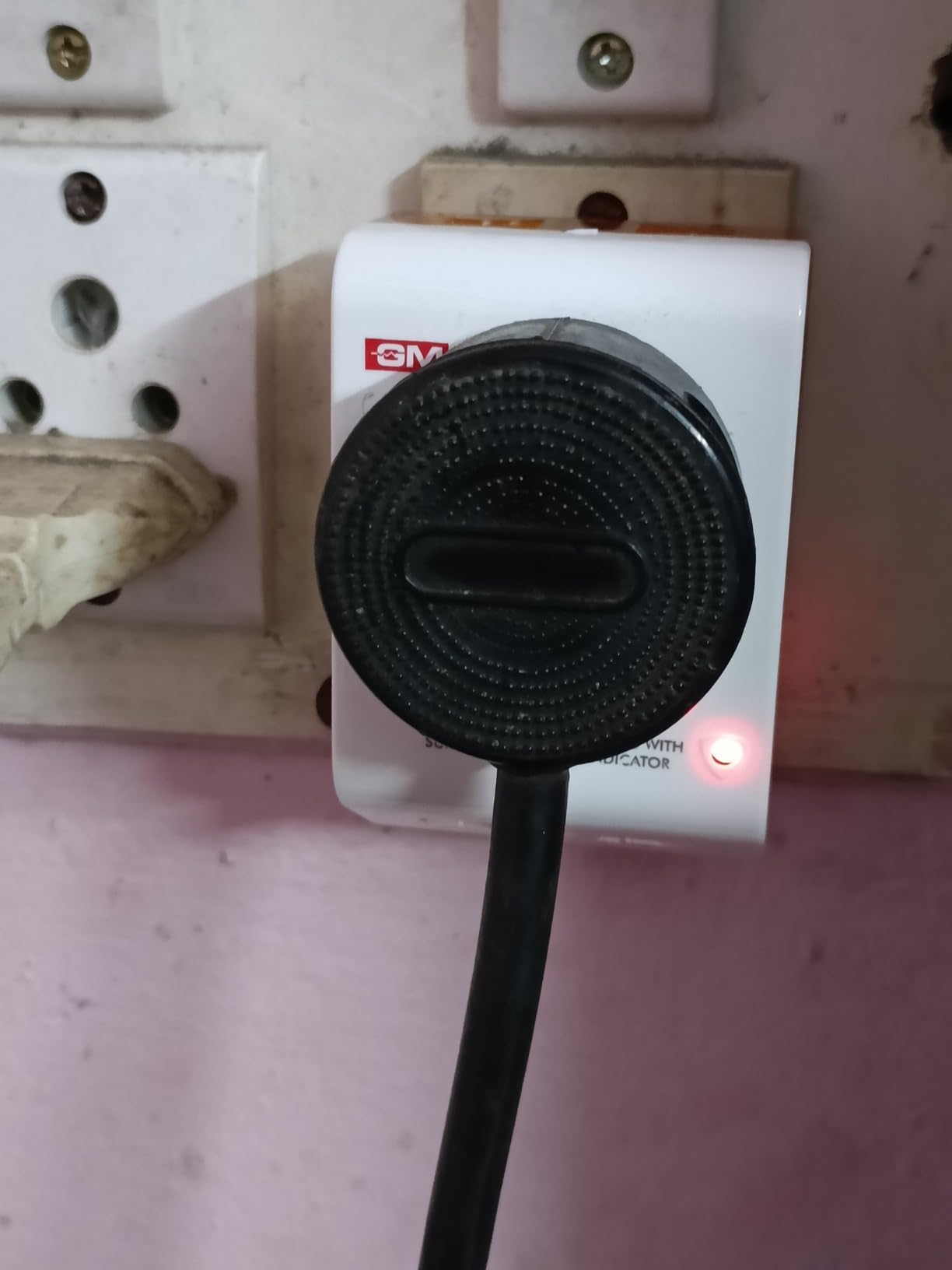 GM 3012 3 Pin Travel Universal Multi Plug Adaptor with Surge Protector ...