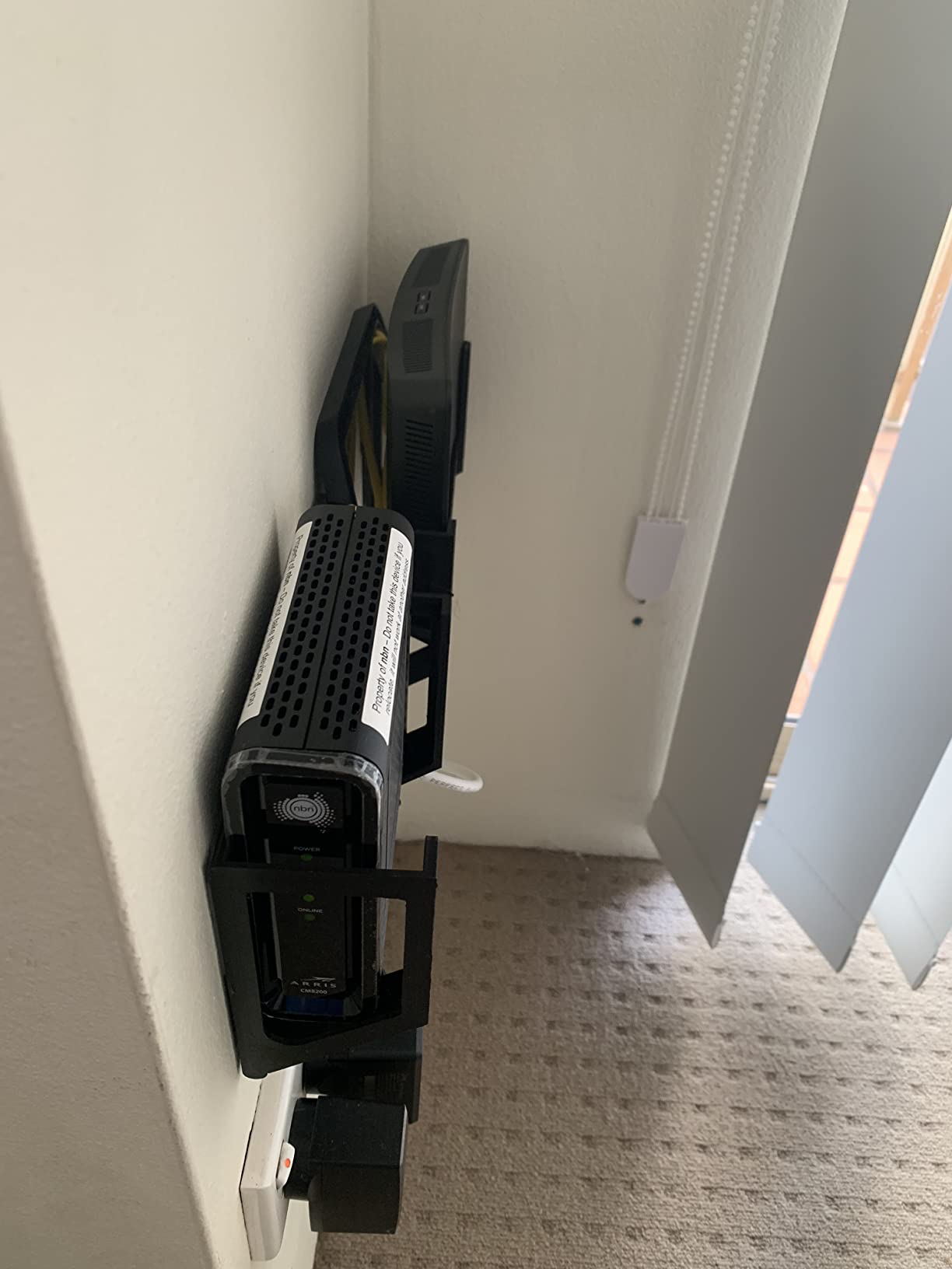 Screwless 2.25" Wide Cable Box Mount, Modem, Router, Mesh, Streaming ...