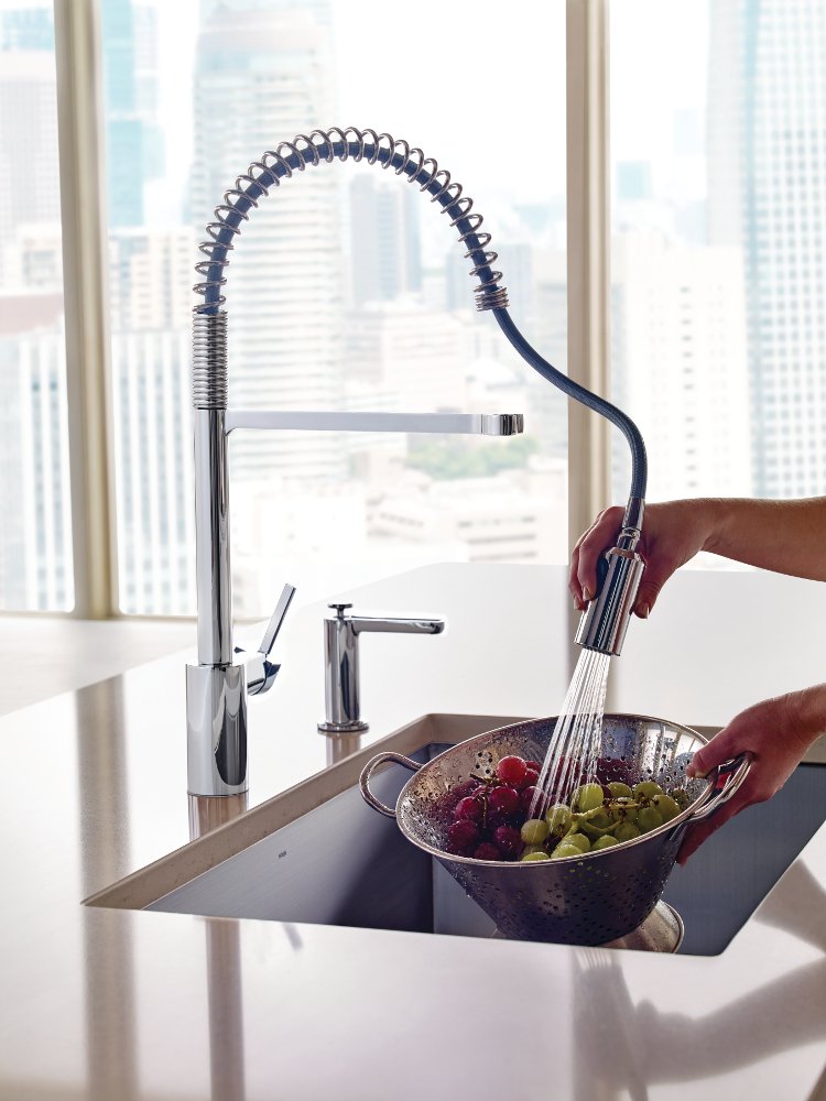 Moen 5923 Align One-Handle Pre-Rinse Spring Pulldown Kitchen Faucet ...
