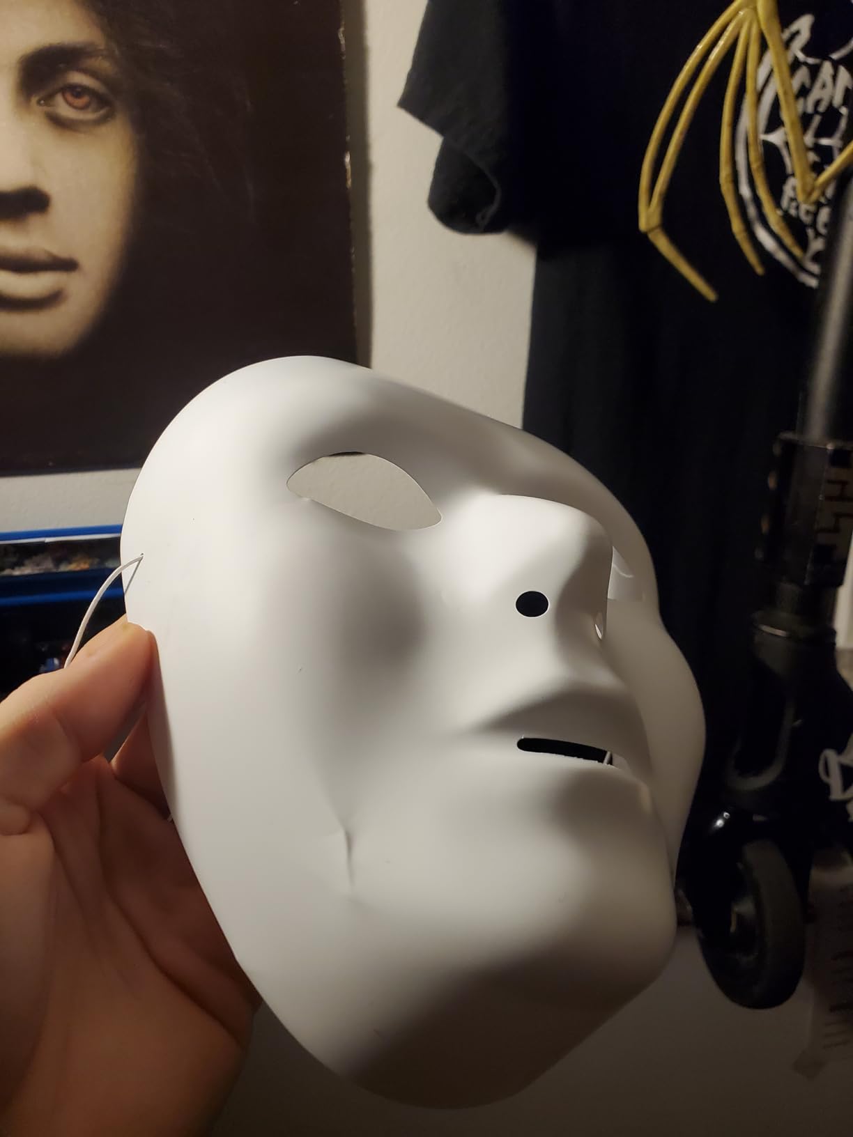 Amazon.com: Dazzling White Full Face Plastic Mask (6.25" x 7.75") - 1 ...