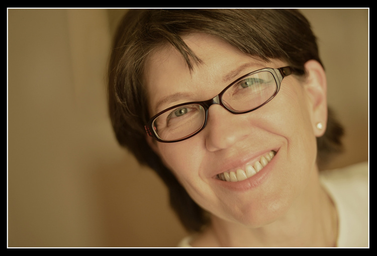 Amazon.com.au: Elizabeth Sims: books, biography, latest update