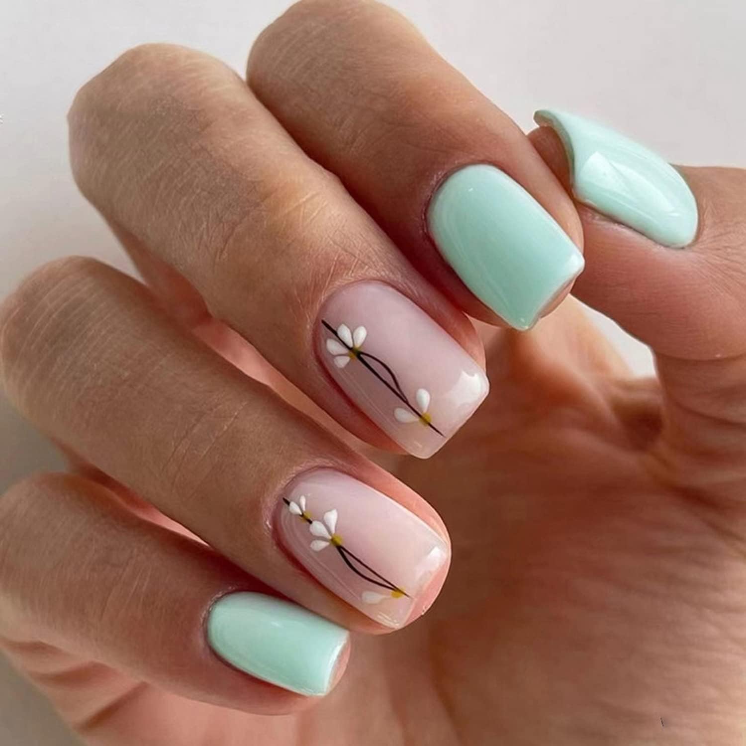 Amazon.com: Short Press on Nails Small Flower Square Fake Nails Light ...