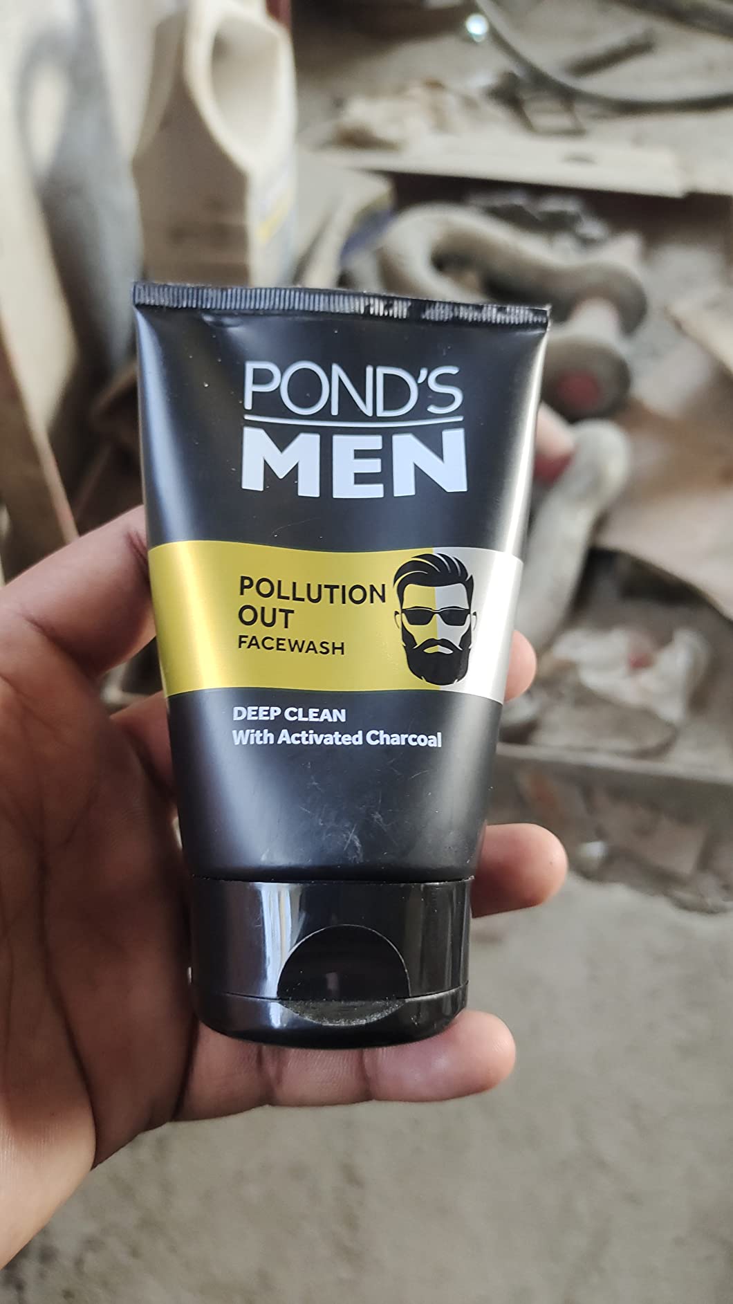 Pond's Men Pollution Out Activated Charcoal Deep Clean Facewash, 100 g ...