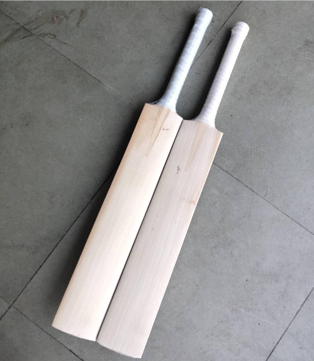 English Willow Cricket Bat (Size: Short Handle, Ball_ Type : Leather ...