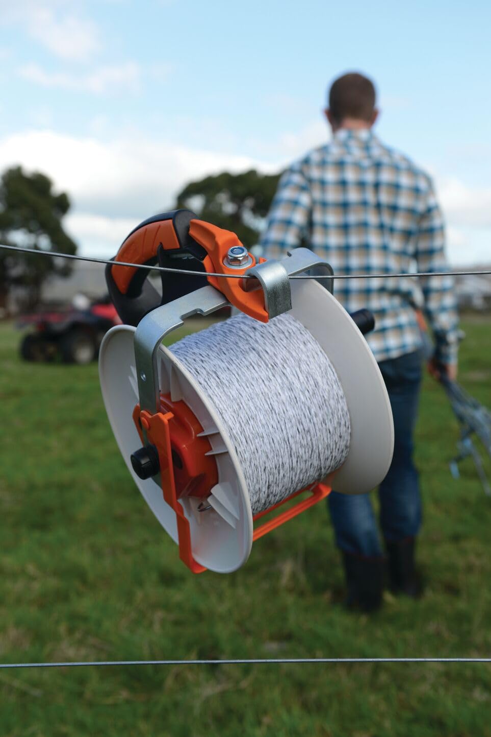 Snapklik.com : Gallagher Heavy-Duty Geared Electric Fence Reel Pre-Wound