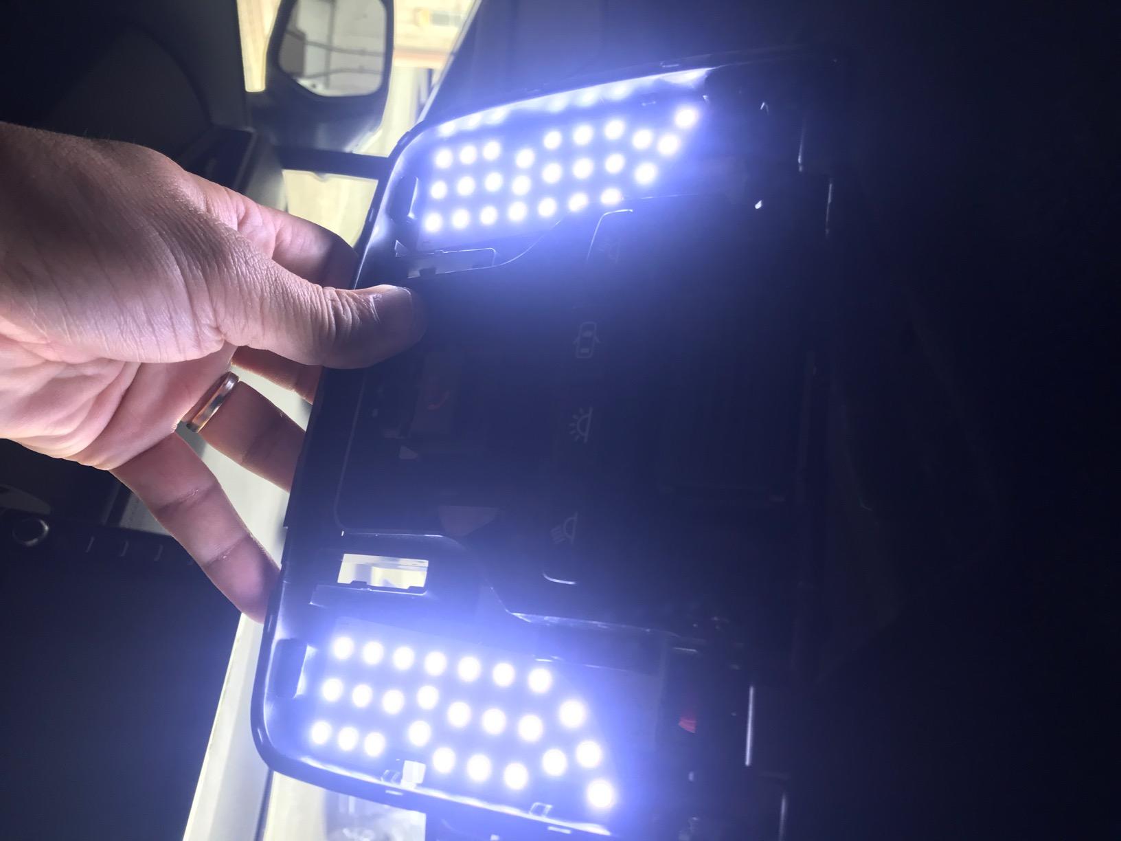 Amazon.co.jp: 2LOOP(ツーループ) 3チップSMD4点 カローラ カローラツーリング 210系 LEDルームランプ -純白光 : 車＆バイク