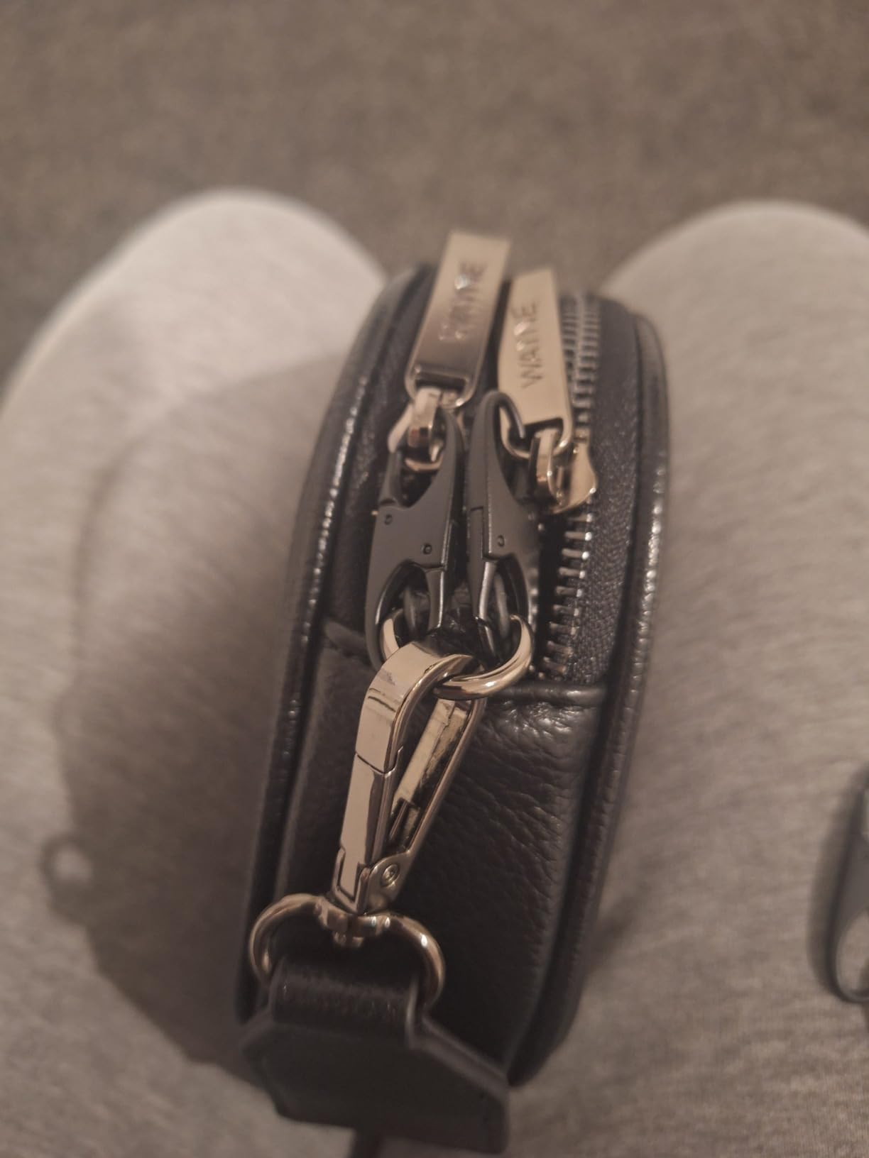 Zipper Clip Theft Deterrent - Backpack Zipper Lock Keep The Zipper ...