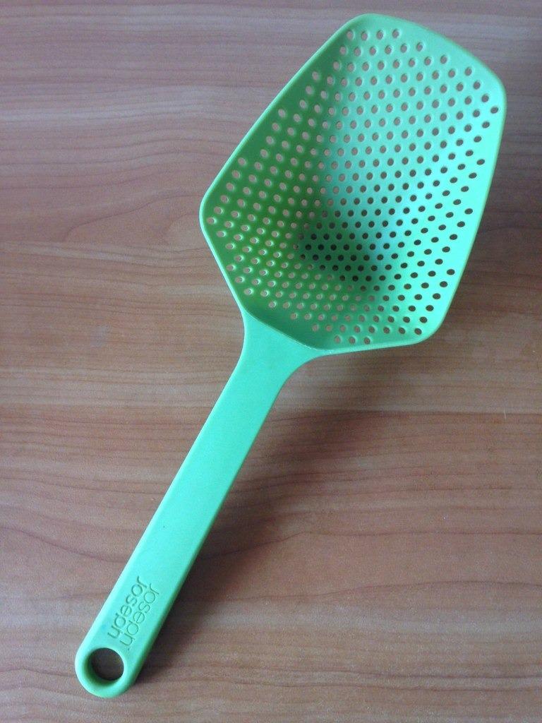 Amazon.com: Joseph Joseph Small Scoop Colander, Eggplant: Small ...