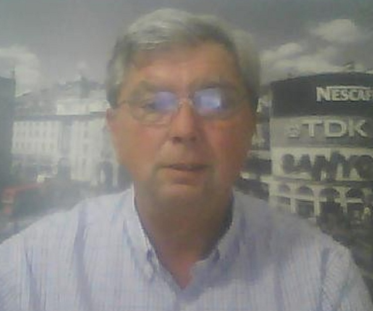 Amazon.com: Robert Burslem: books, biography, latest update