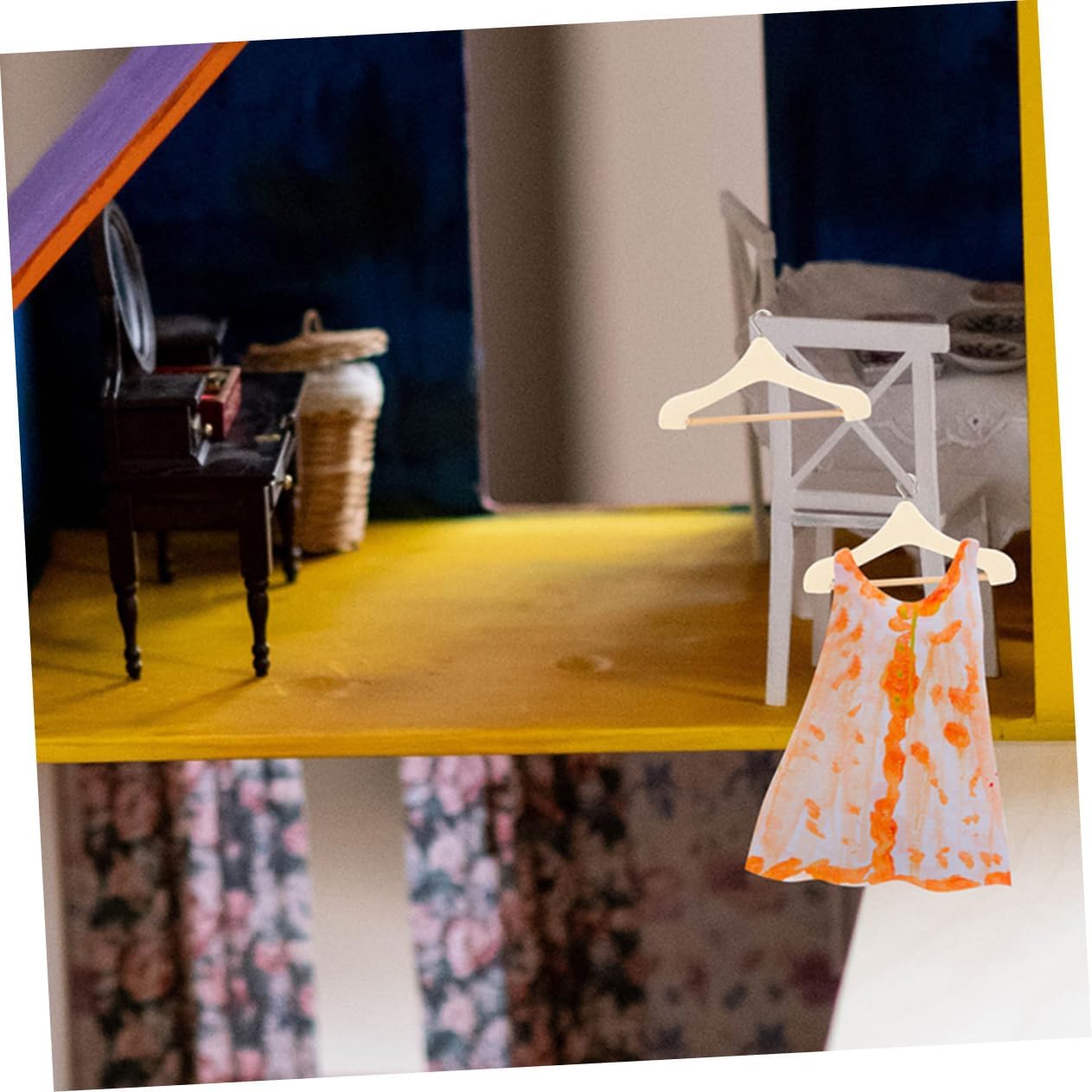 Clothes Hangers 15pcs Mini Simulation Hanger Clothes Hangers Delicate Mini Hangers Tiny House