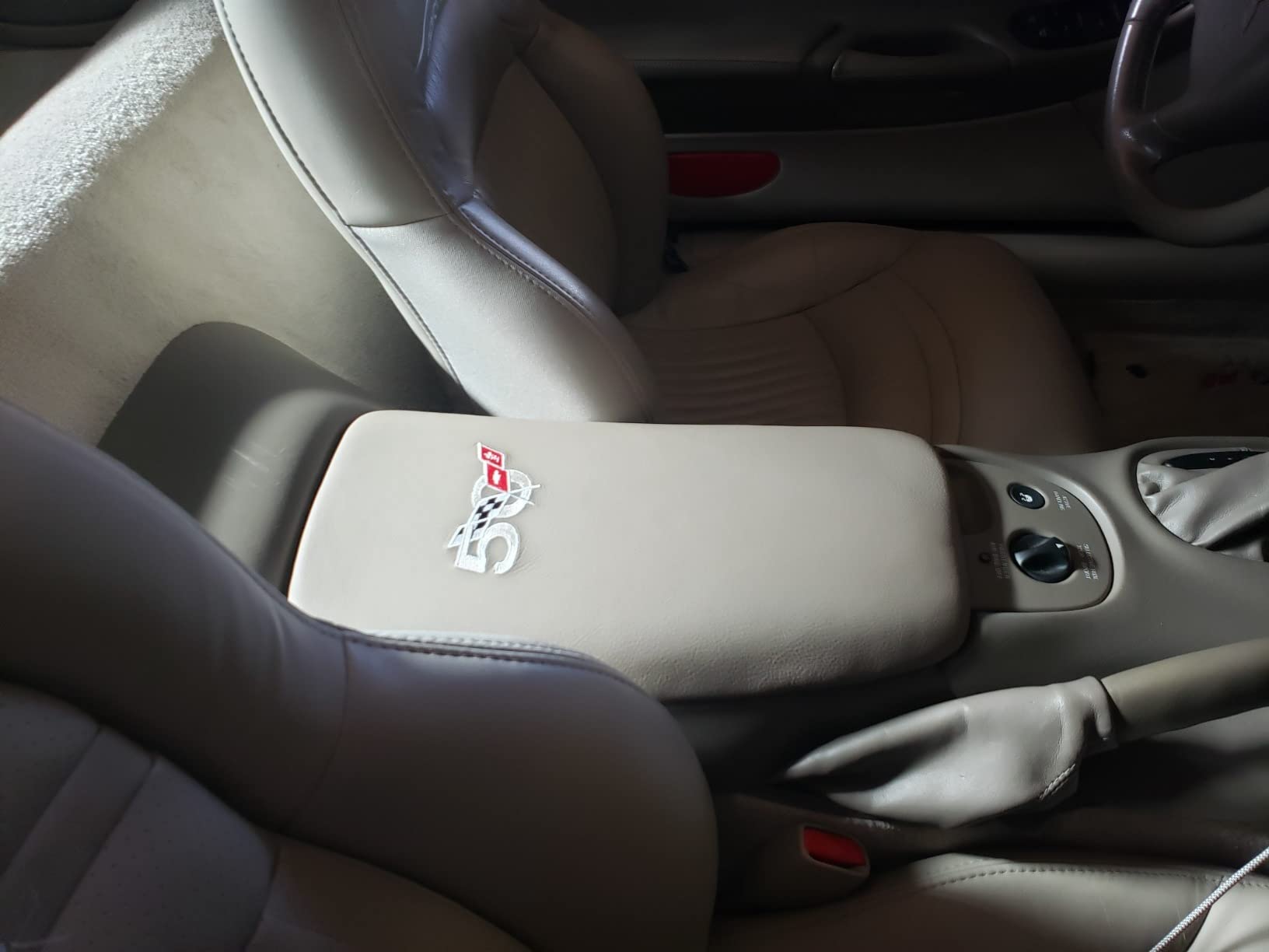 Amazon.com: C5 Corvette Center Console Pad Lid Dark Parchment Leather ...