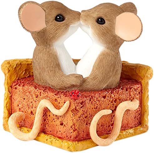Amazon.com: Enesco Charming Tails Gift Sweet Pie Figurine, 2.375-Inch ...
