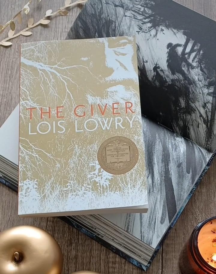The Giver (The Giver Quartet): The first novel in the classic science ...
