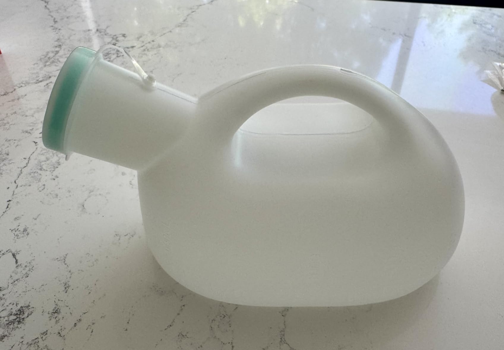 2000ml Large Capacity Urinal for Men Portable Urine Bottle with Lid ...