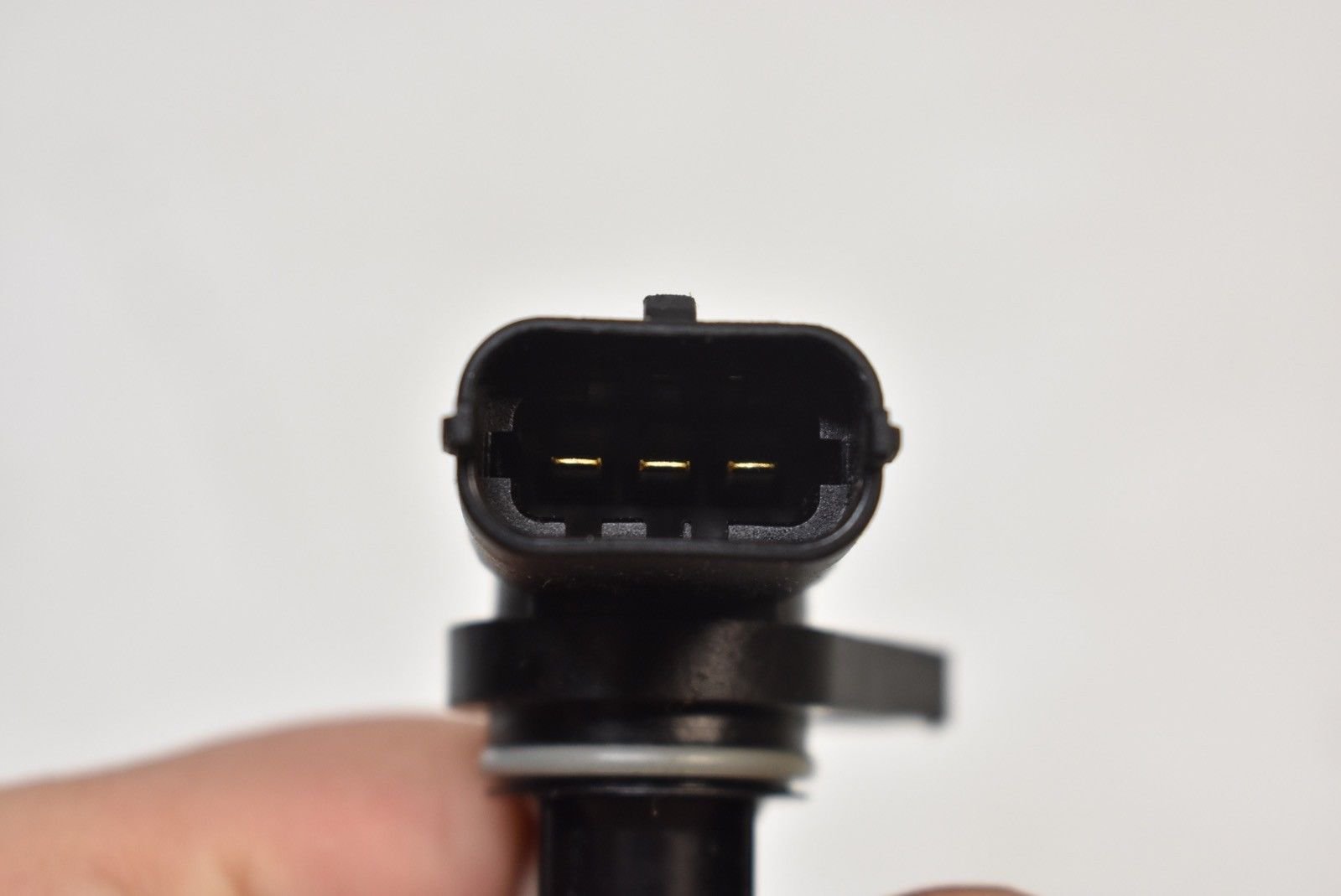 Snapklik.com : Genuine Hyundai 39350-2B030 Camshaft Position Sensor