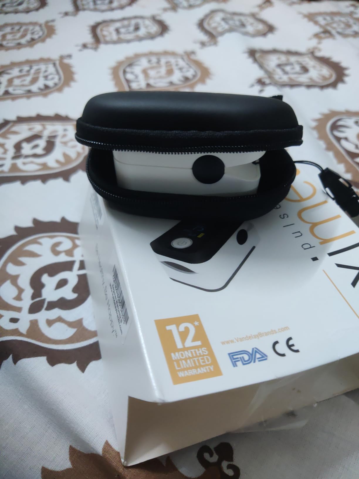 Vandelay (UK) Pulse Oximeter Digital Fingertip AOJ-70A - Blood Oxygen ...