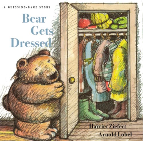 Amazon.com: Bear Gets Dressed: A Guessing Game Story: 9781402717956 ...