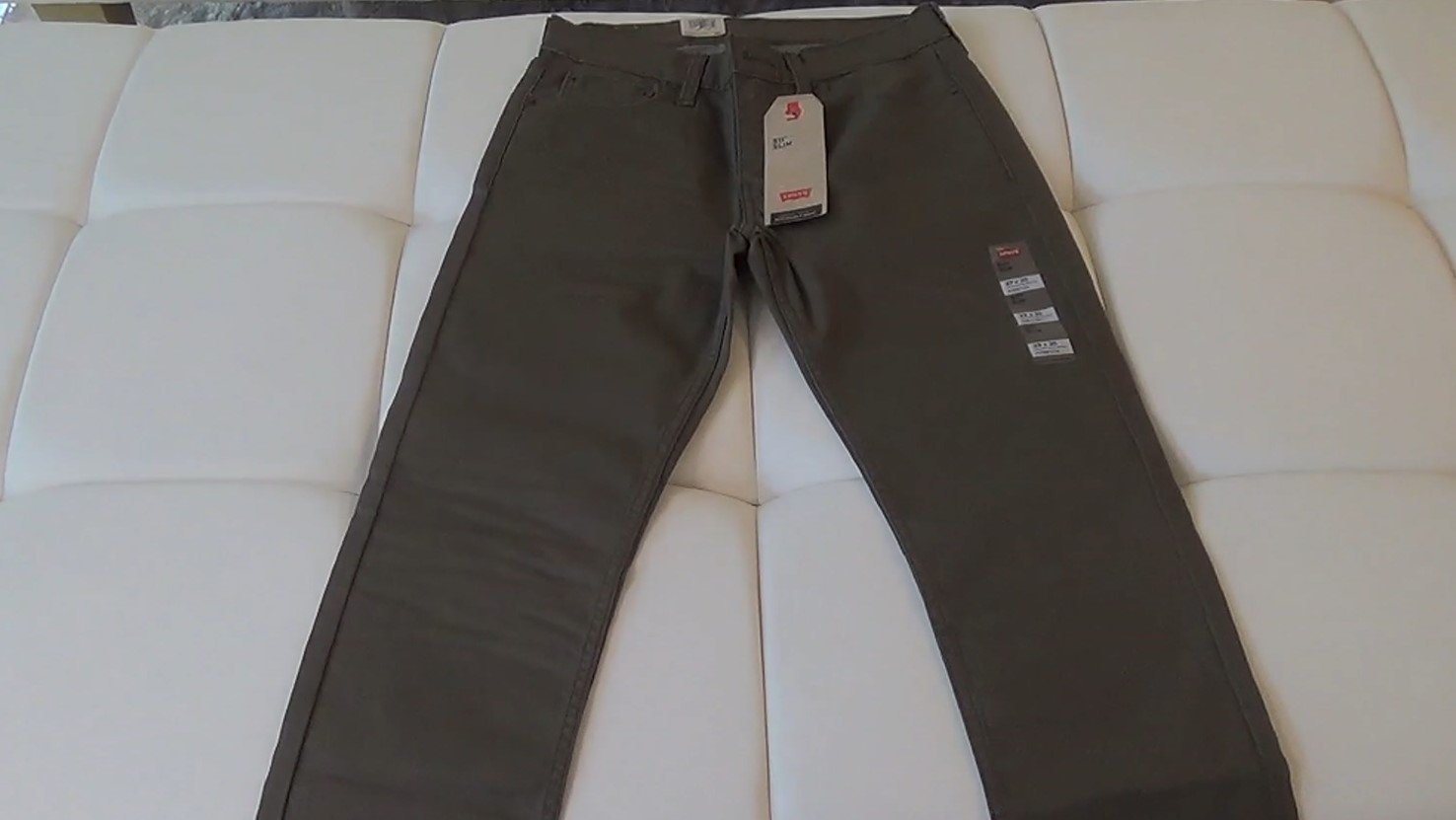 Watch Levi's Men's 511 Slim Fit Jeans Customer Review on Amazon Live