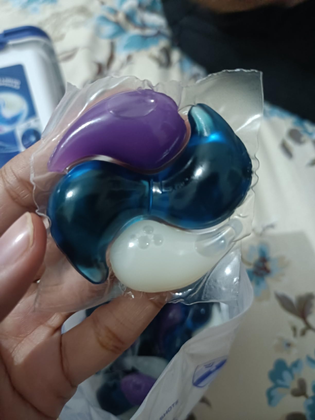 Surf Excel Matic 3 In 1 Smart Shots 17 Pcs, Laundry Detergent Tablets ...