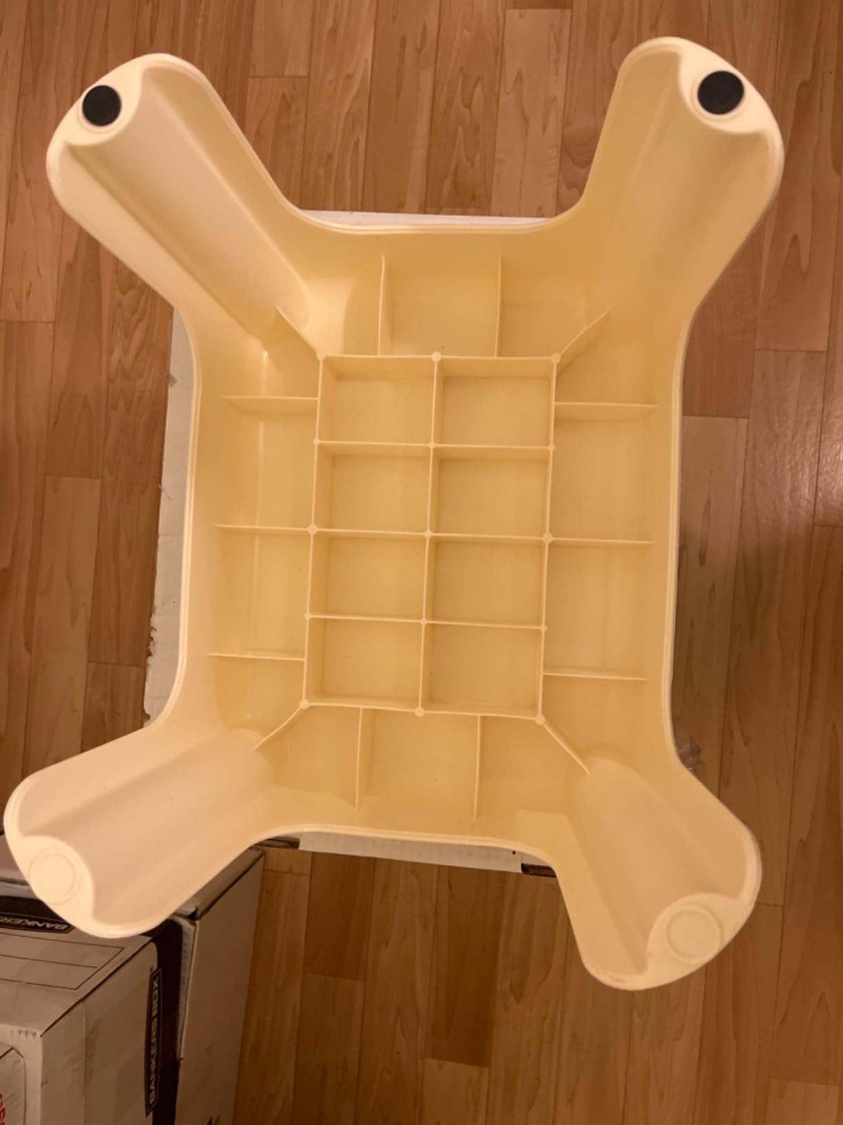 Rubbermaid Roughneck Step Stool, Bisque (FG420087BISQU) : Amazon.ca: Home