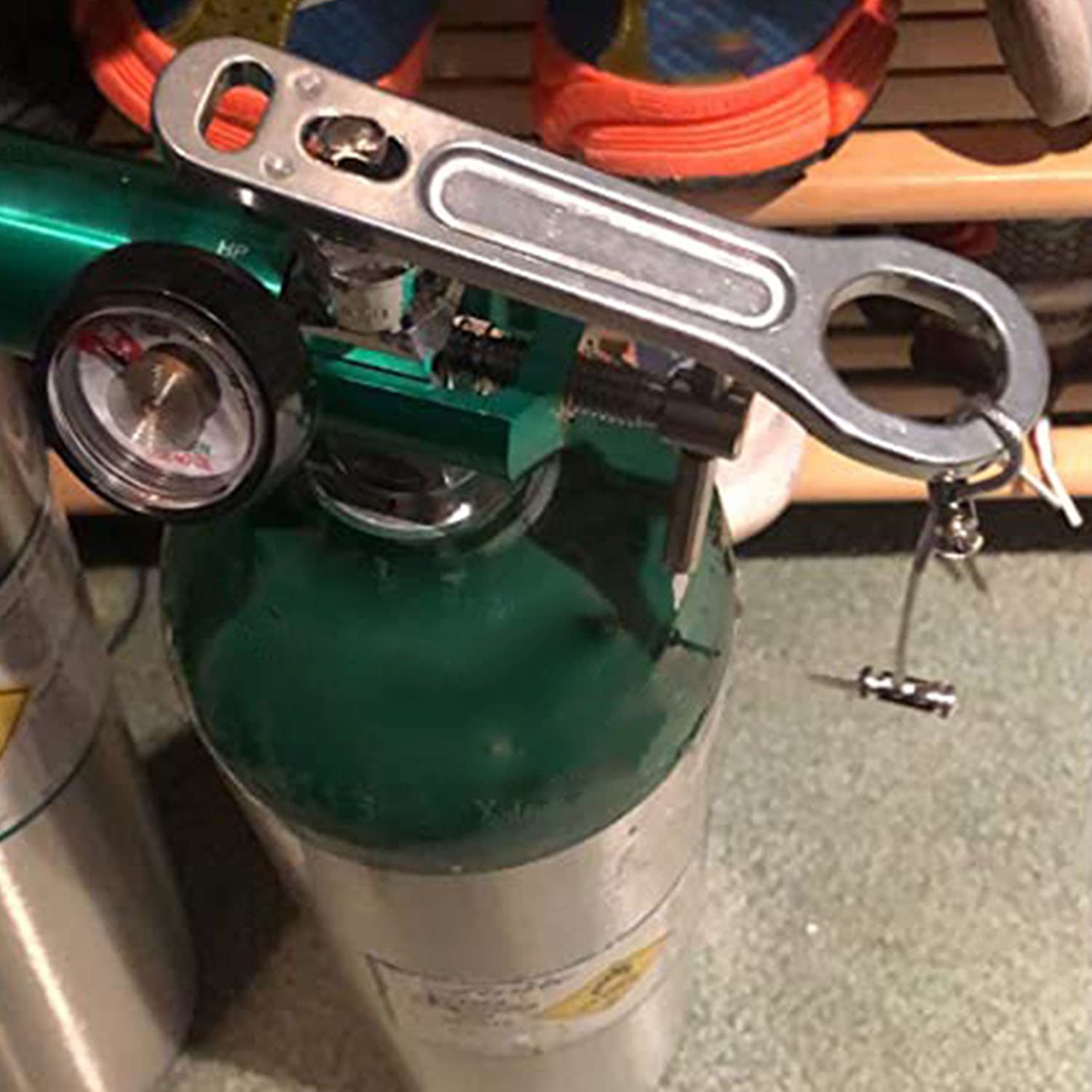 Snapklik.com : Metal Oxygen Cylinder Wrench For CGA-870 Valves - Oxygen Key