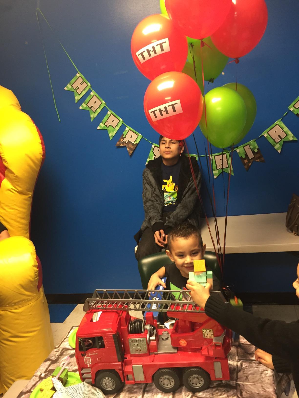 Amazon.com: Pixelated Red TNT Balloon 12" Inch Latex Party Balloons ...