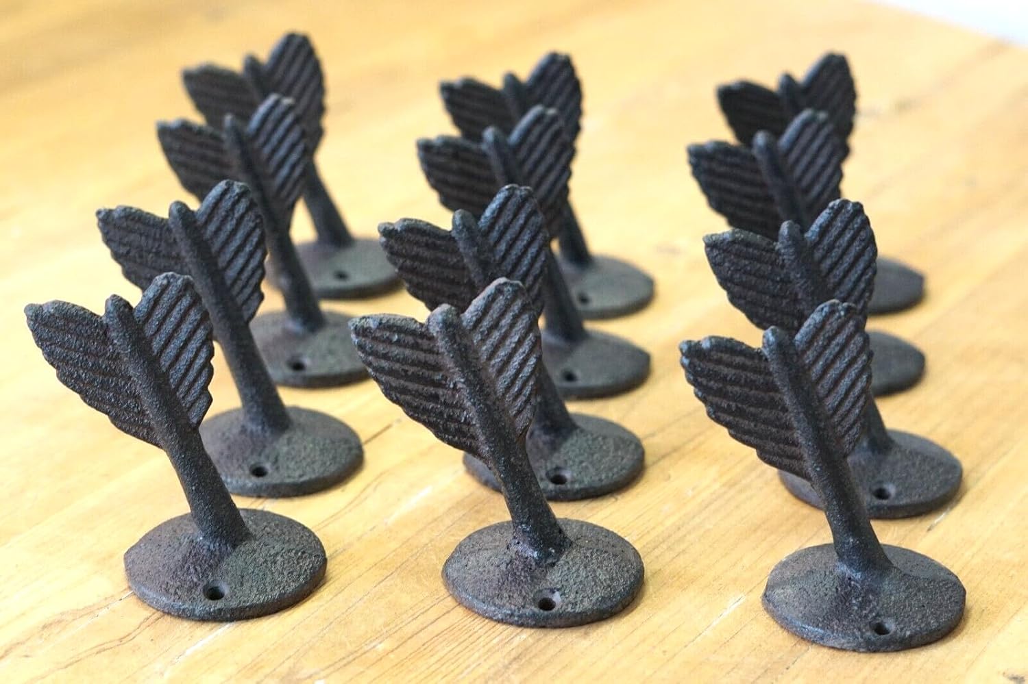Amazon.com: 12 Cast Iron Arrow Hooks Feather Wall Mount Rustic Coat ...