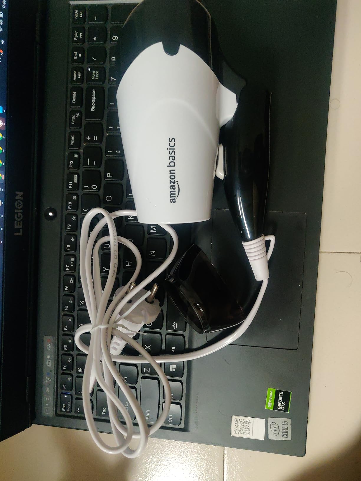 Amazon Basics Hair Dryer 1000 Watts with 2 Heat/Speed Settings ...