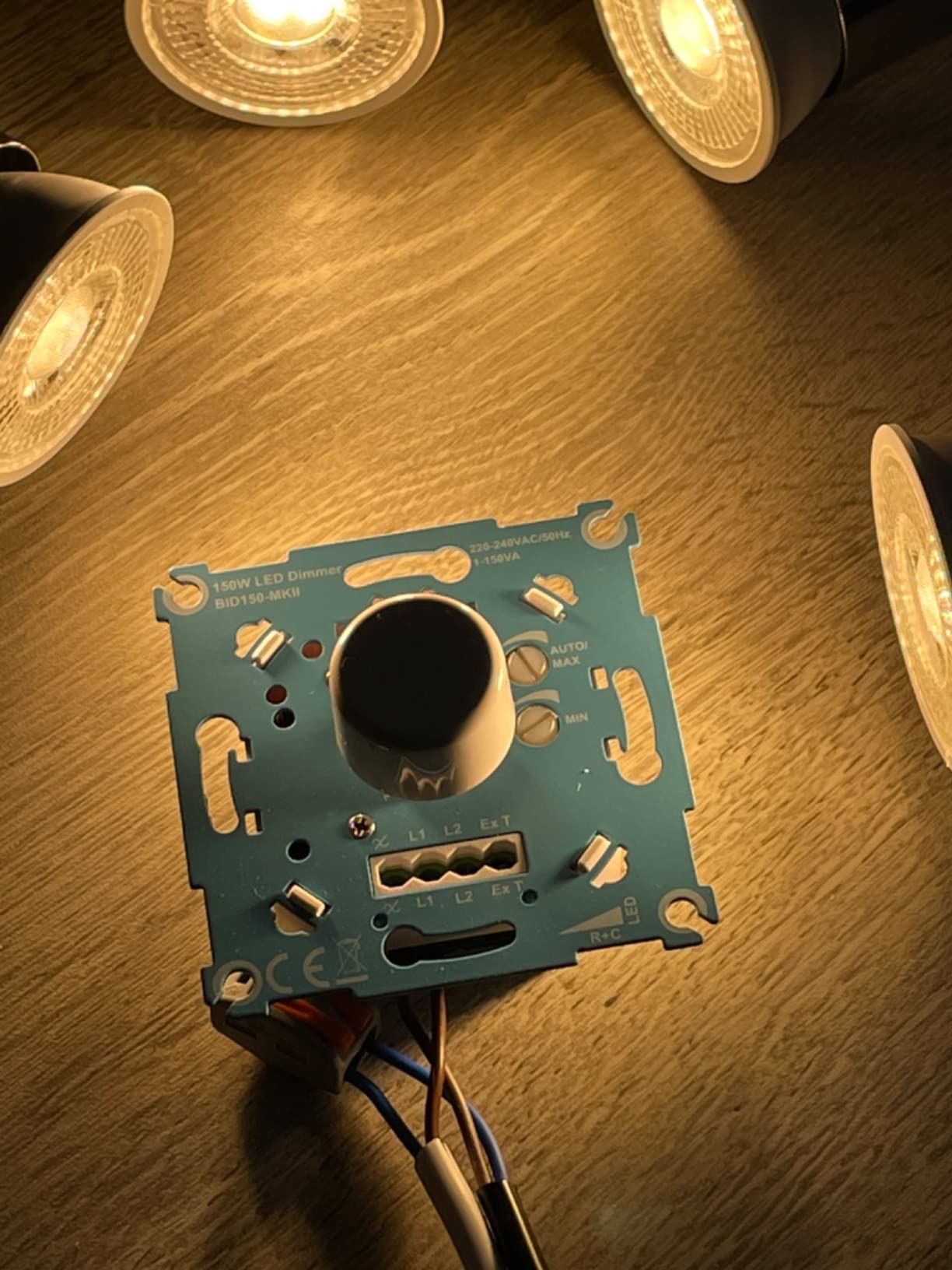 UK LED Dimmer Switch 0,3-150 Watt with White Rotary Push Button - Award ...